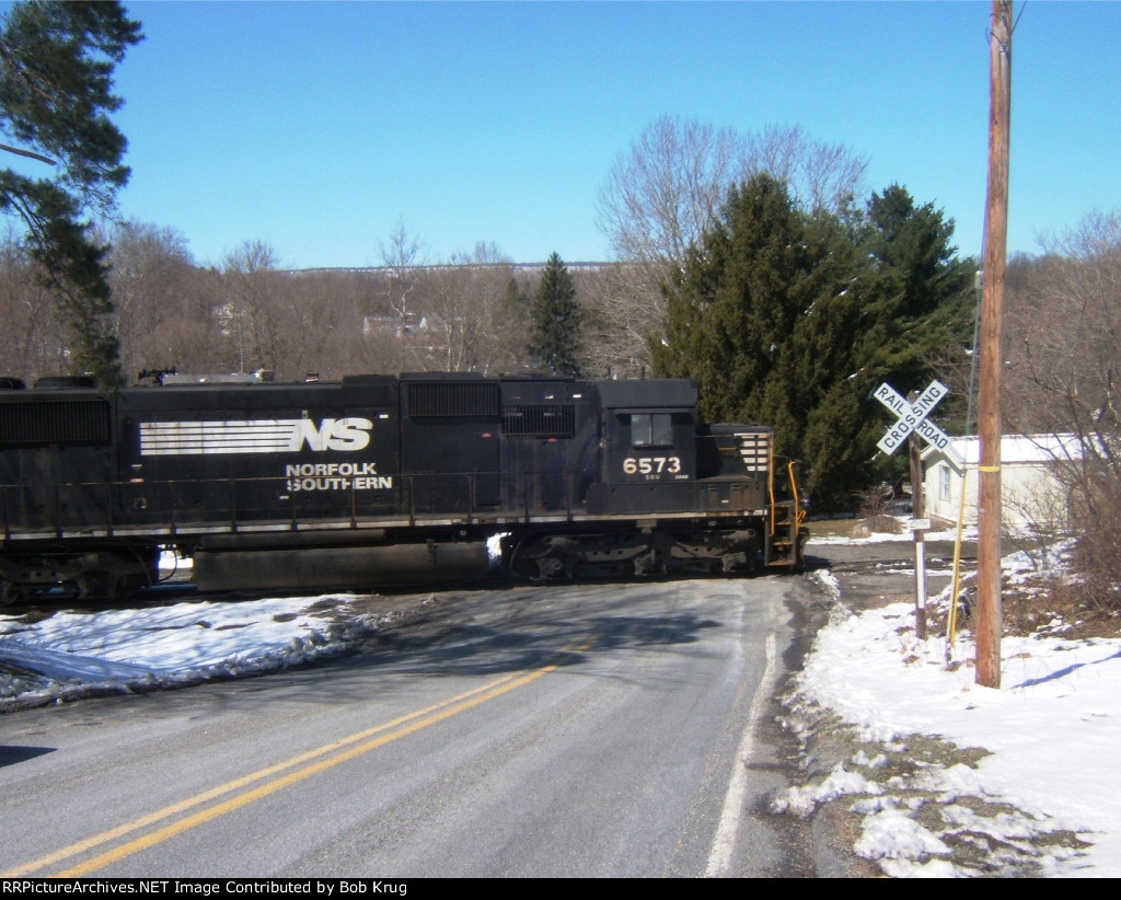 NS 6573 at the Middle Village Road grade crossing